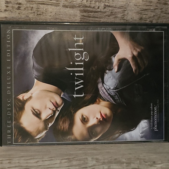 Summit Entertainment | Other | Twilight Dvd 3 Disc Deluxe Edition ...